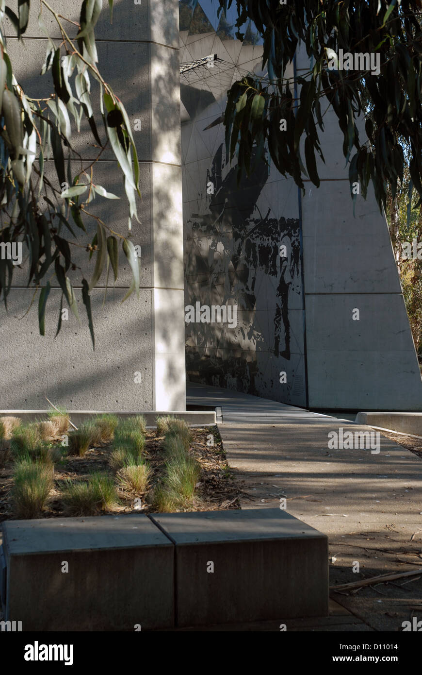 Anzac parade canberra act hi-res stock photography and images - Alamy