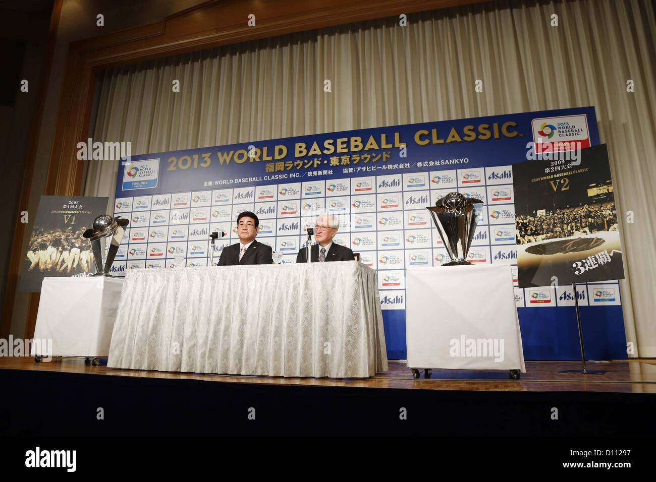 (L-R) Koji Yamamoto head coach (JPN), Ryozo Kato, DECEMBER 4, 2012 ...