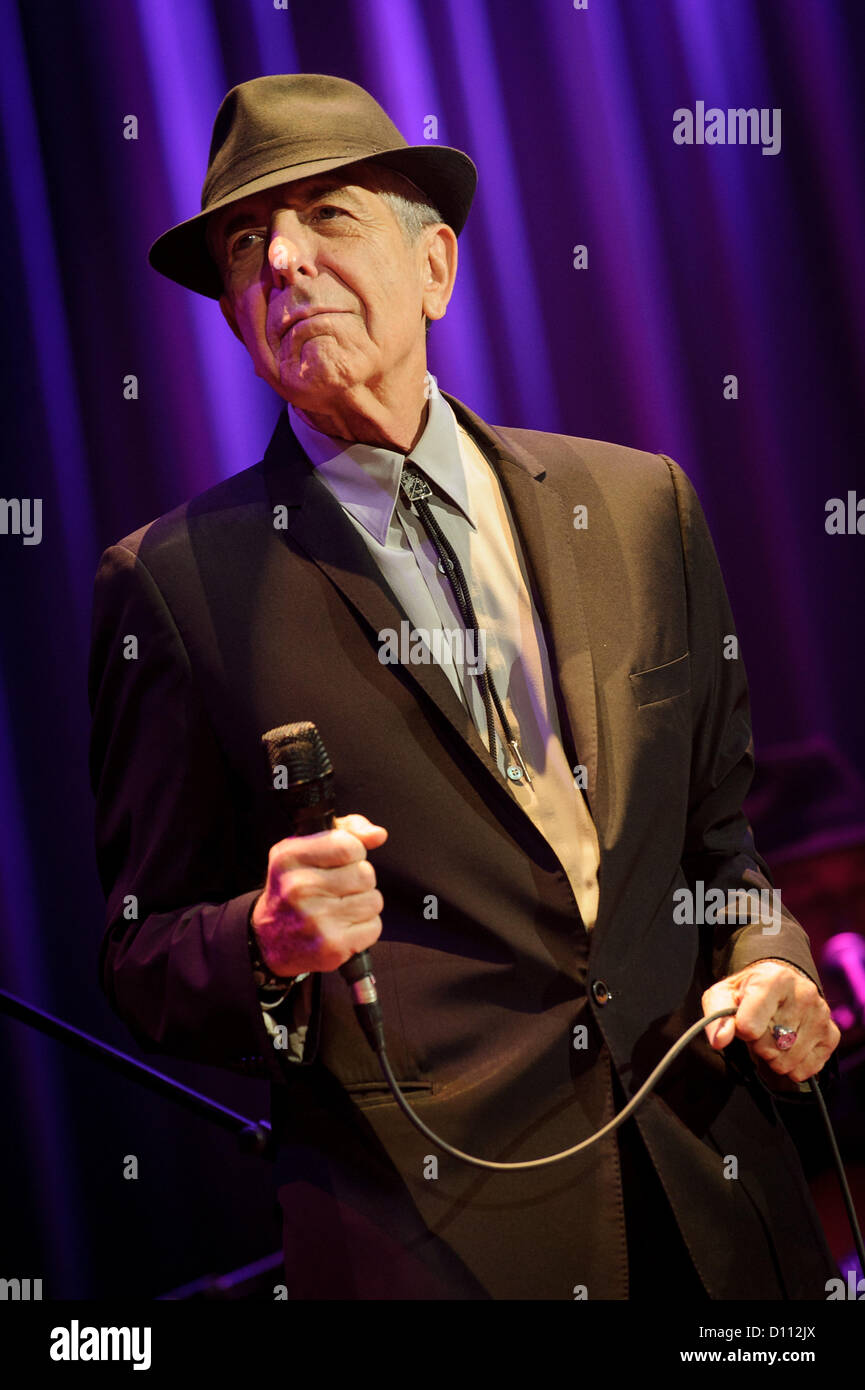 Canadian singer songwriter leonard cohen hi-res stock photography and ...