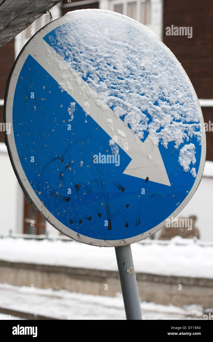 Road sign keep right symbol hi-res stock photography and images - Alamy
