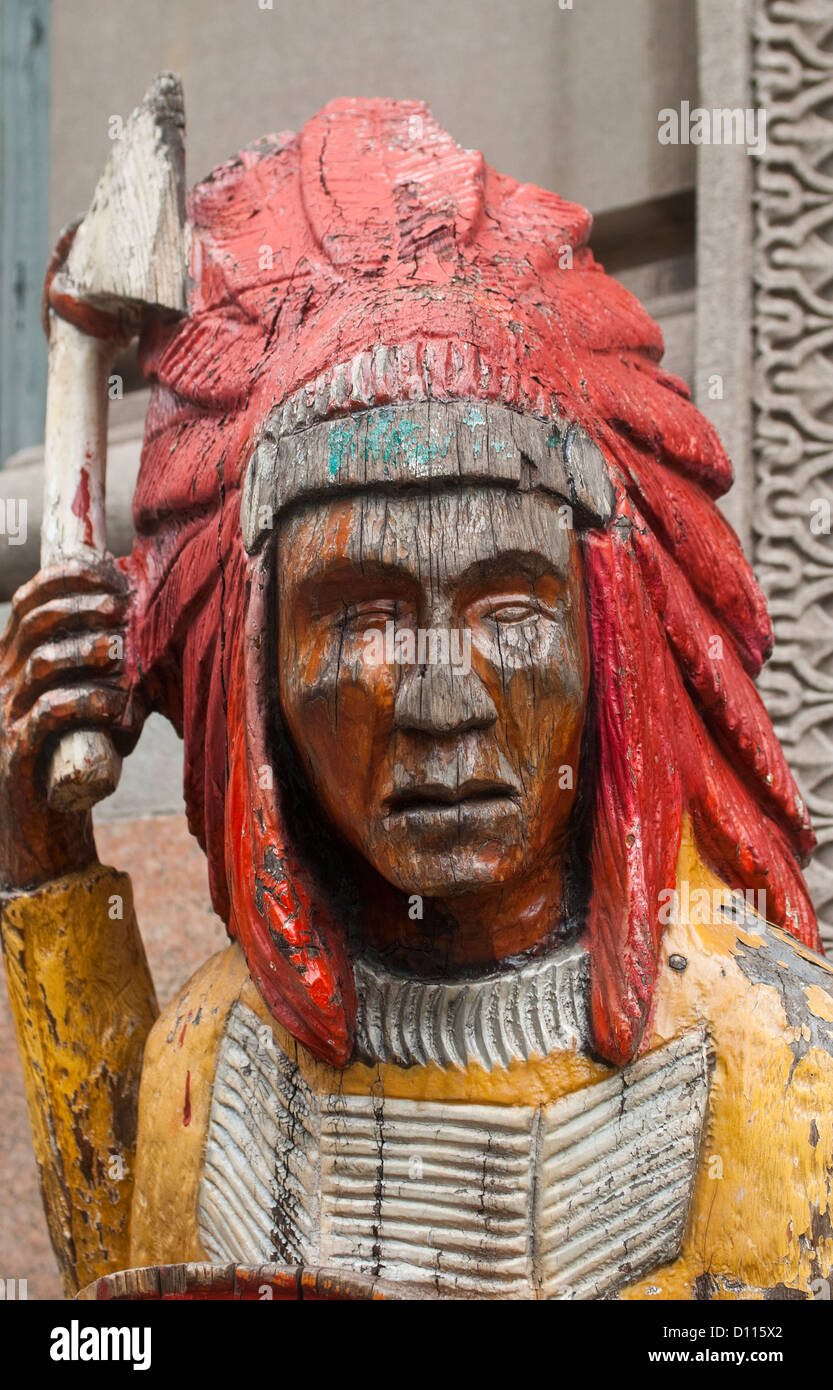 Cigar store wooden indian sculpture hi-res stock photography and images ...