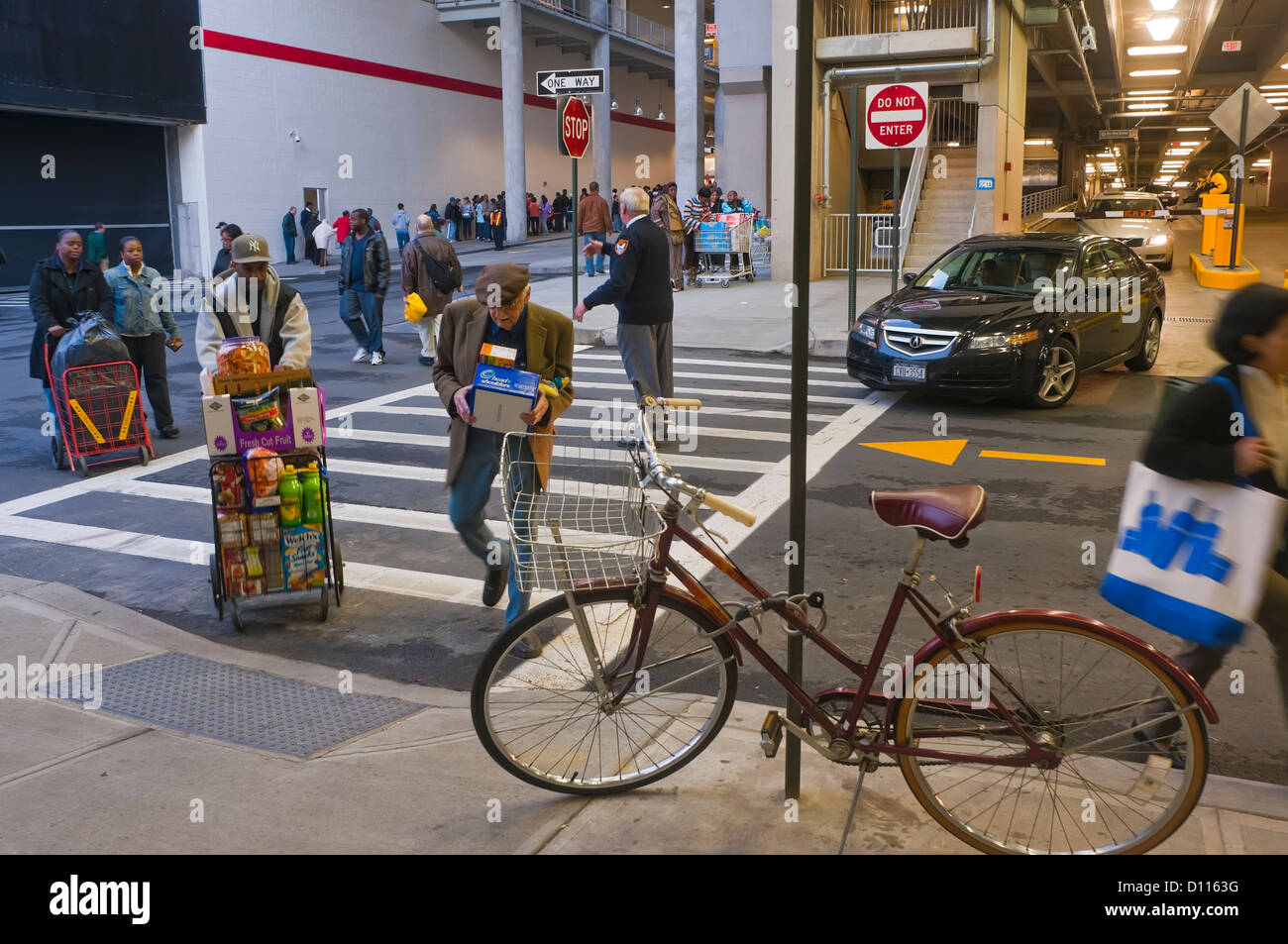 Shoppers outside Costco in East Harlem Stock Photo - Alamy
