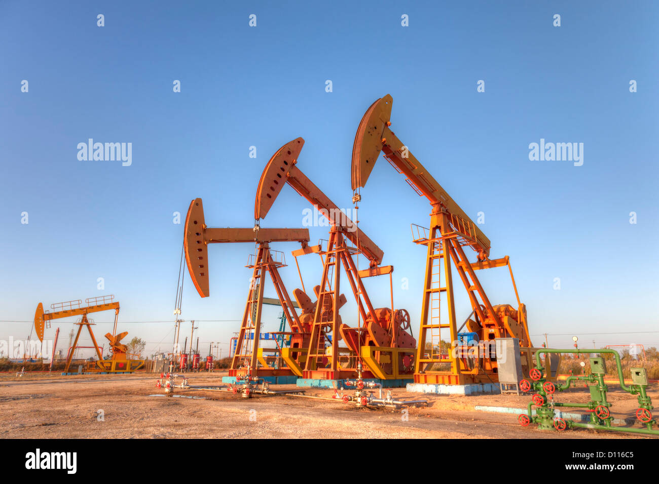 Oil petroleum industry hi-res stock photography and images - Alamy