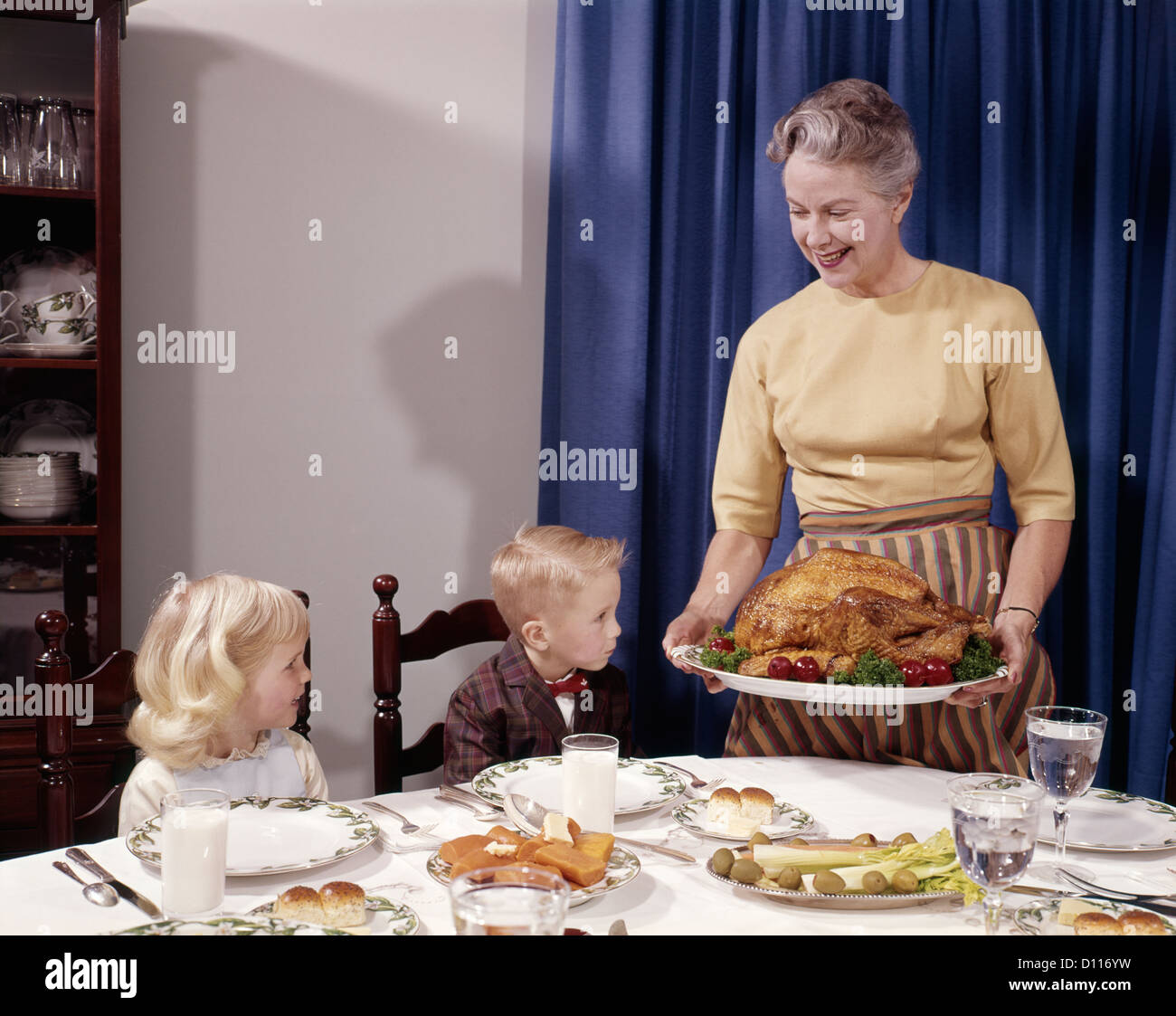 1960s family dinner hi-res stock photography and images - Alamy