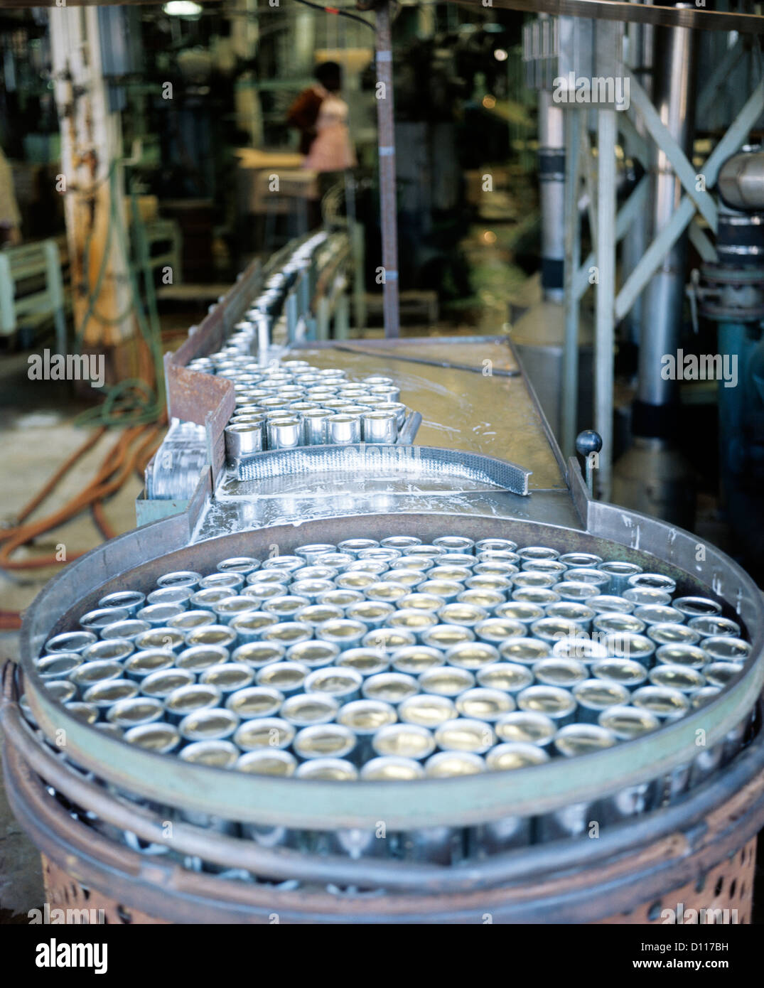 Canning factory hi-res stock photography and images - Alamy
