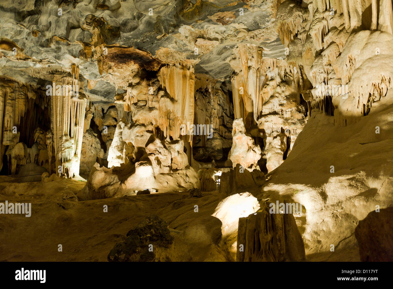 Stalactites and stalagmites in Van Zyl's Hall inside the Cango Caves ...
