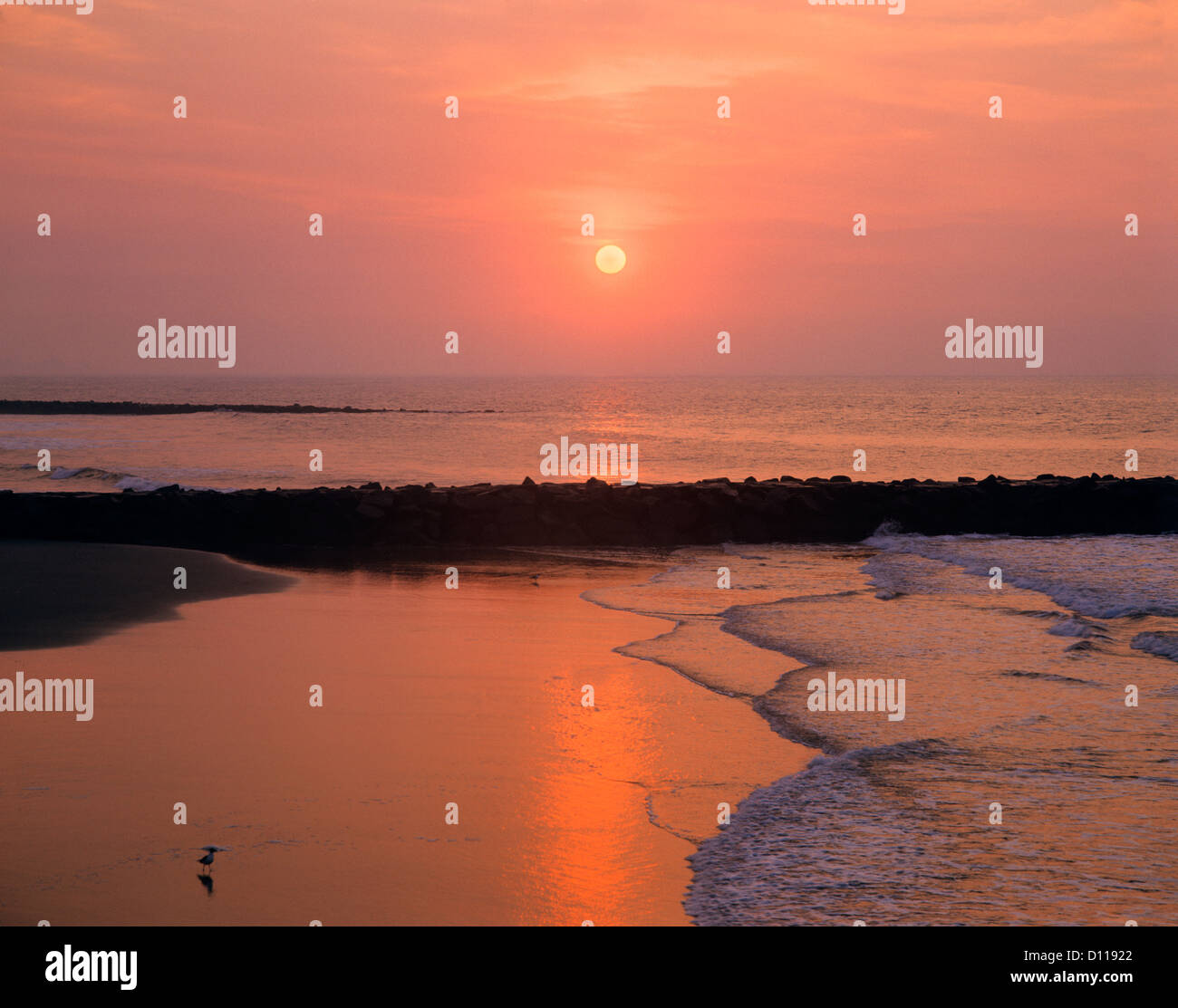 SUNRISE NEW JERSEY SHORE SUN OVER ATLANTIC OCEAN WAVES ON BEACH ...