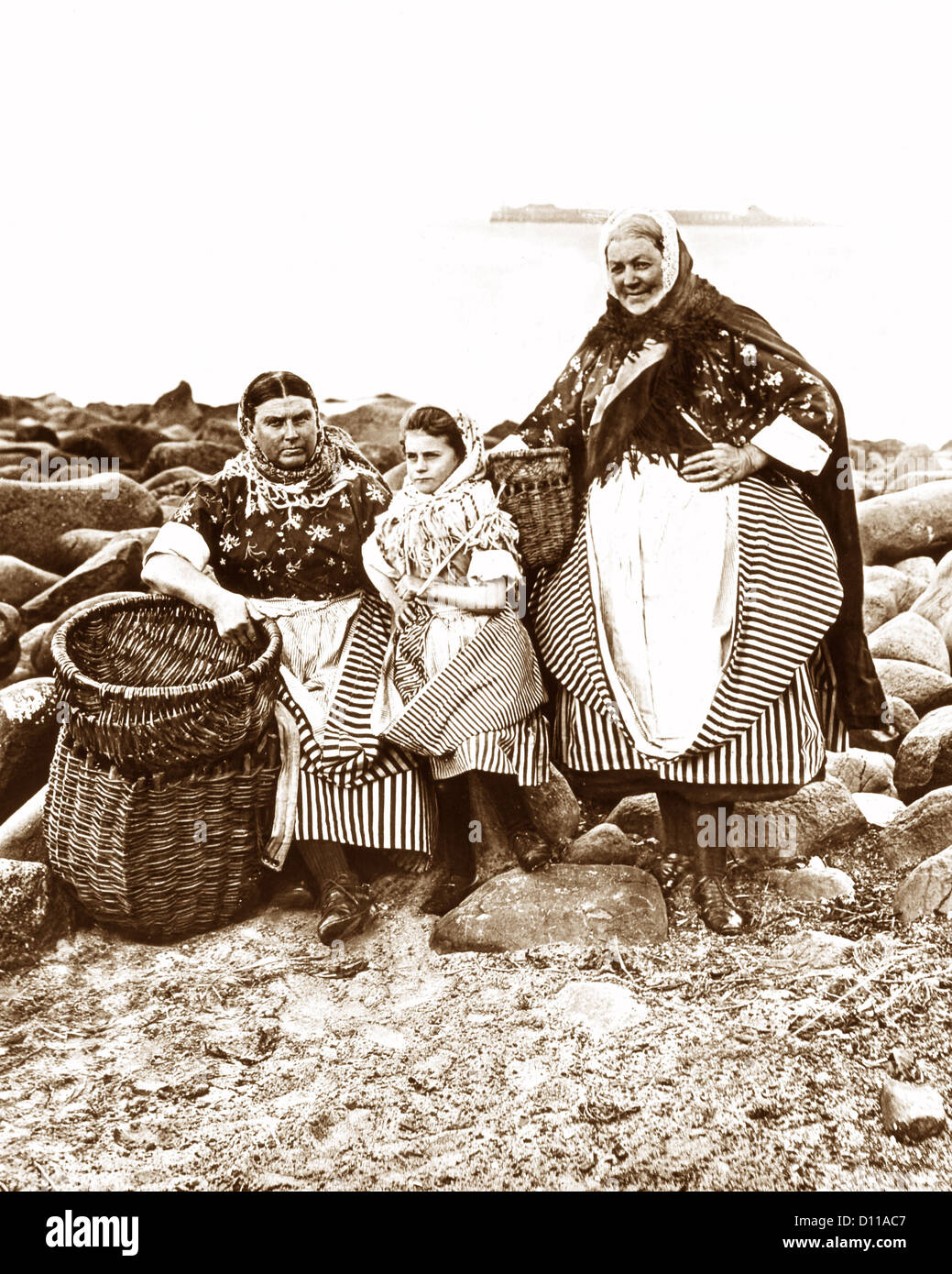 Fishwives scotland hi-res stock photography and images - Alamy