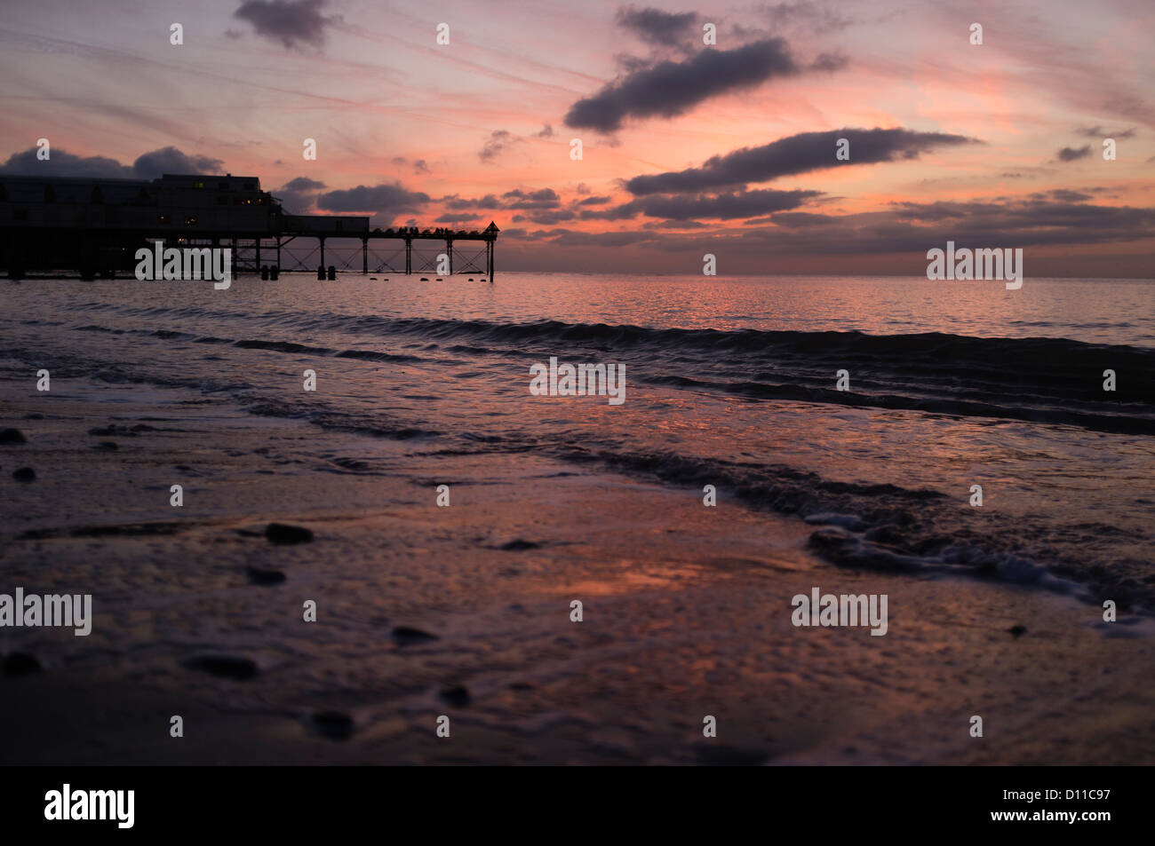 Uk pier beach seascape sunset dusk coast hi-res stock photography and ...