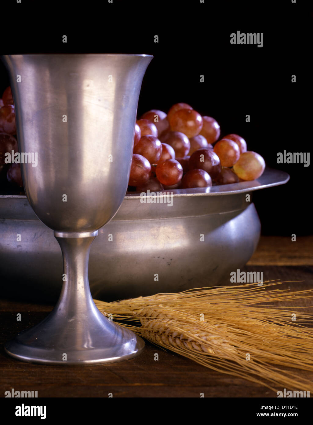 Grapes and wheat hi-res stock photography and images - Alamy