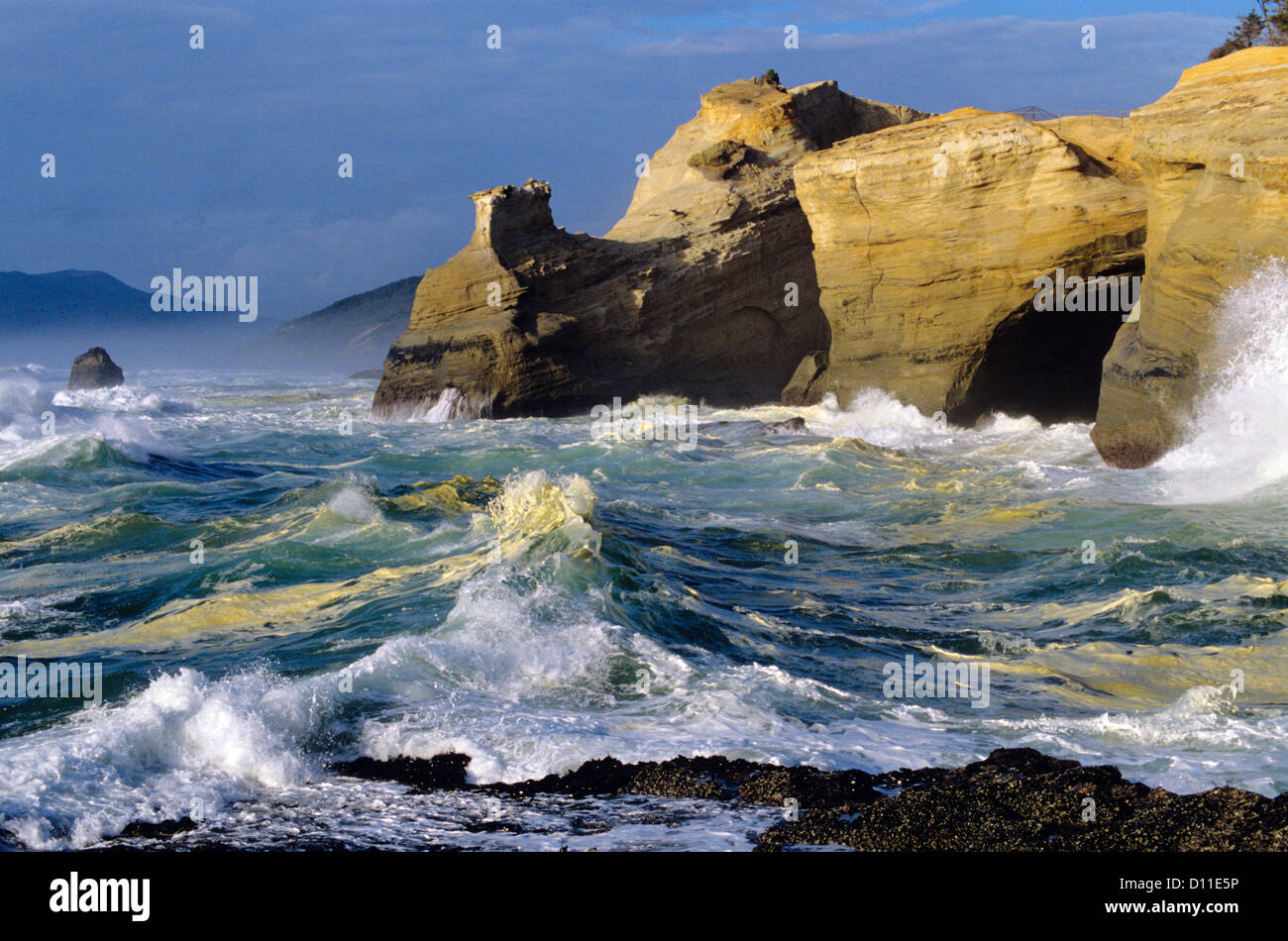 CAPE KIWANDA OCEAN ROCKS WAVES OREGON Stock Photo - Alamy