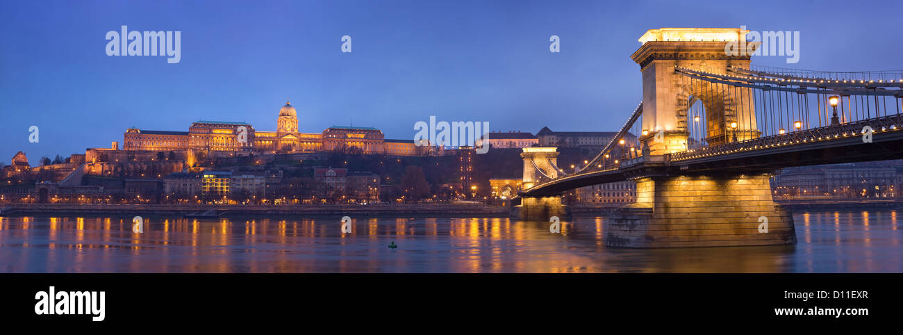 Large panorama of the Chain bridge and the castle in evening lights ...