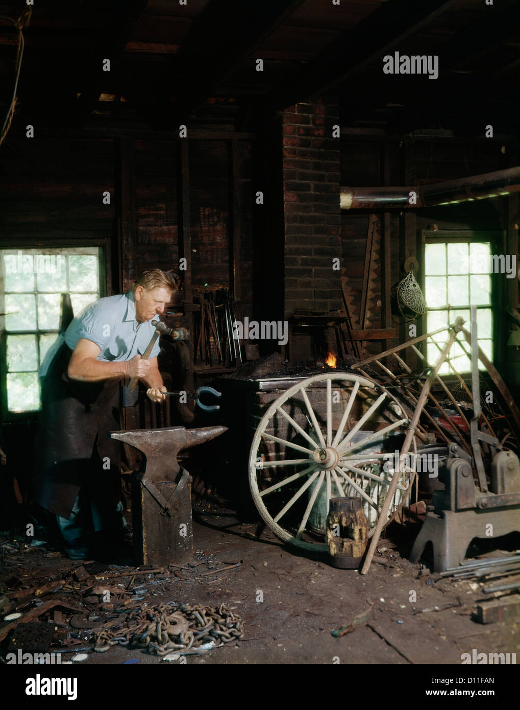 1970s BLACKSMITH FARRIER AT ANVIL HAMMER HORSE SHOE SHED BARN LIVERY ...