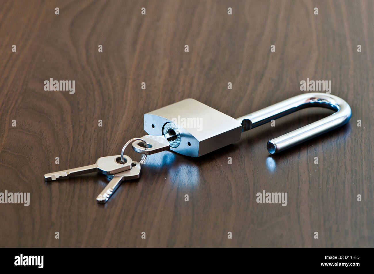 Keys open padlock security hi-res stock photography and images - Alamy
