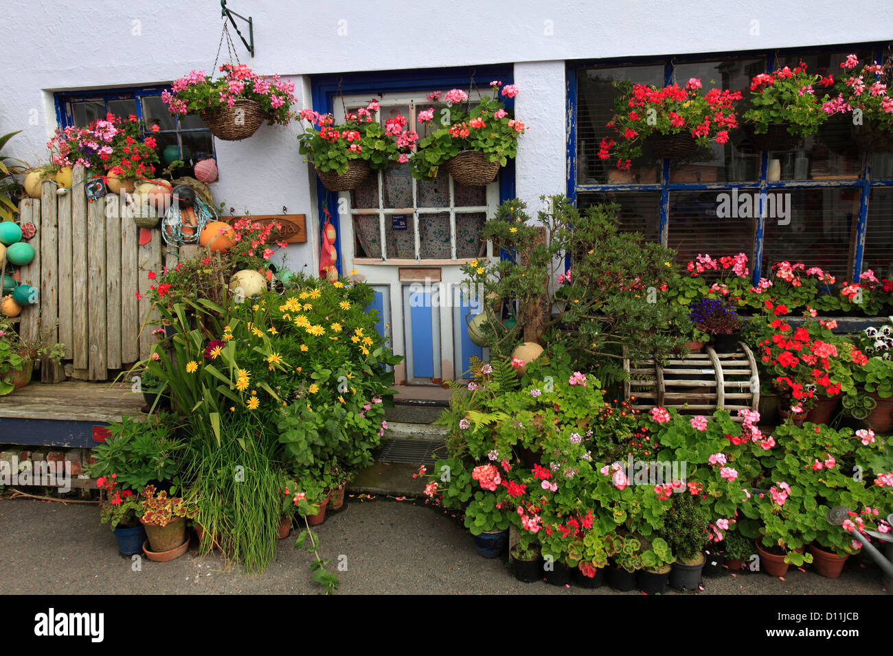 Decorative bench and cottage window, Lizard village, Lizard Point ...