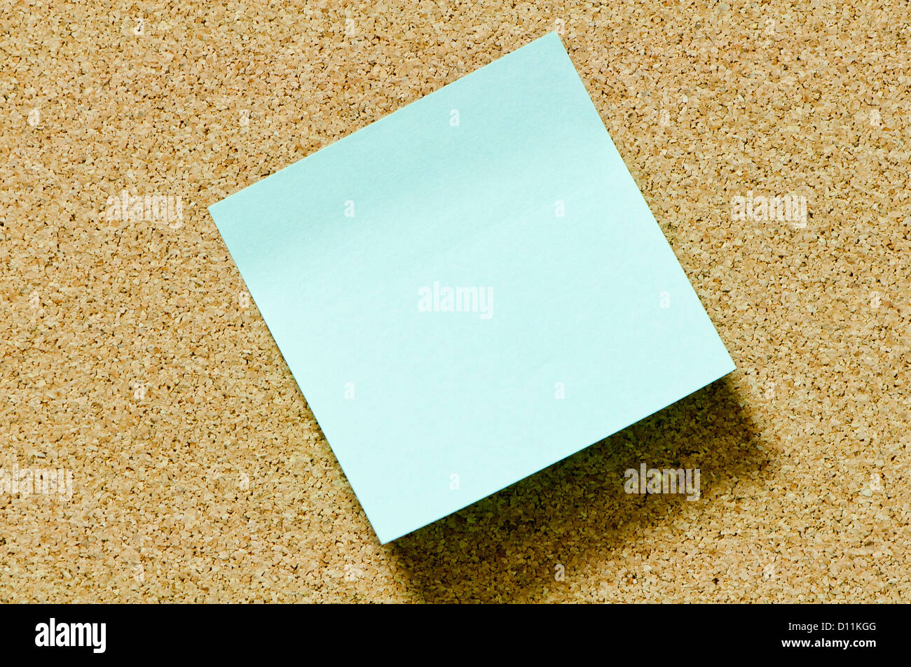 Blank note pinned to cork board Stock Photo - Alamy