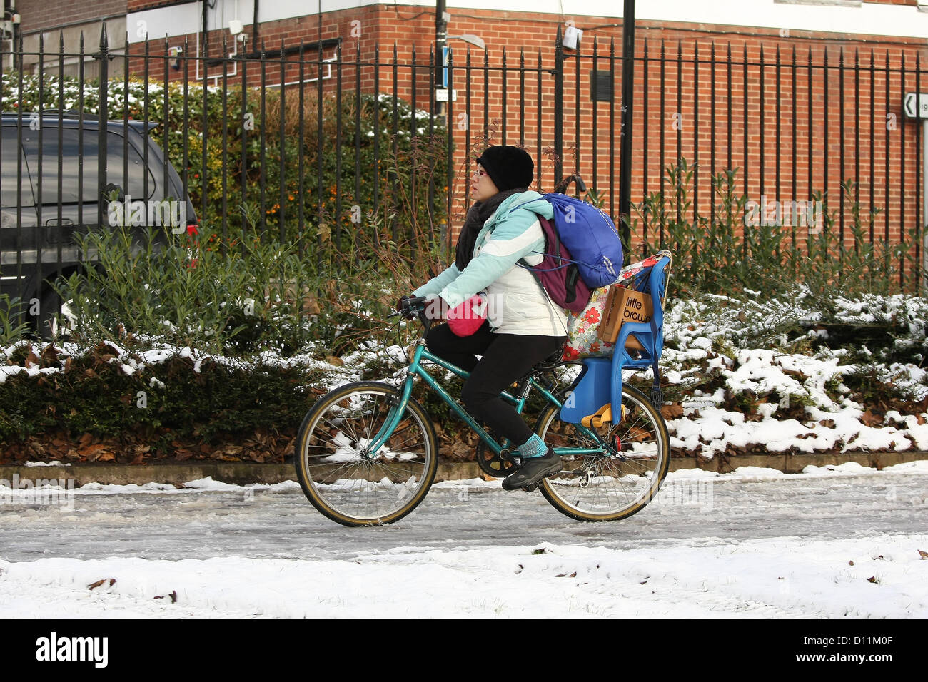 Chelmsford, Essex, 5th December 2012, The early December snow fall ...