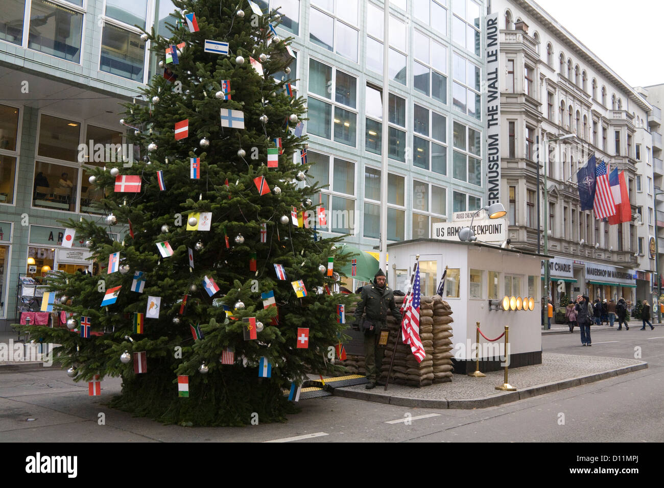 Berlin American soldier holding Stars and Stripes US flag Checkpoint ...