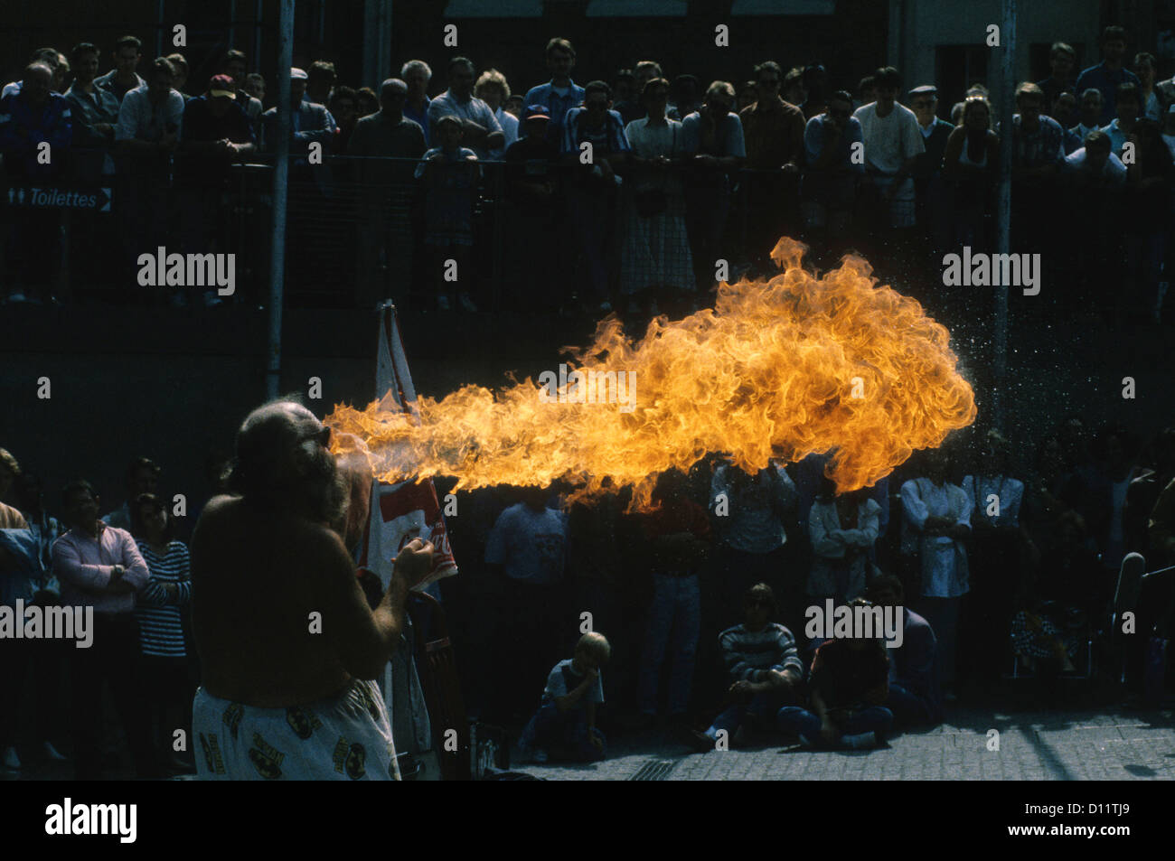 Paris in 1990s hi-res stock photography and images - Alamy