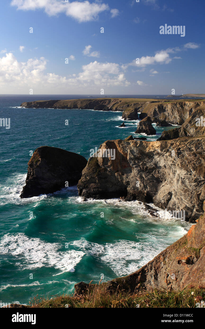 Summer at Bedruthan Steps sea stacks, Carnewas Island, Cornwall County ...