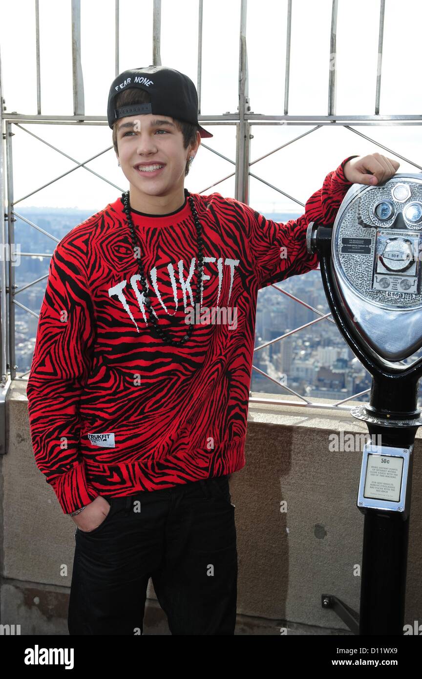 Dec. 5, 2012 - Manhattan, New York, U.S. - AUSTIN MAHONE tours the ...