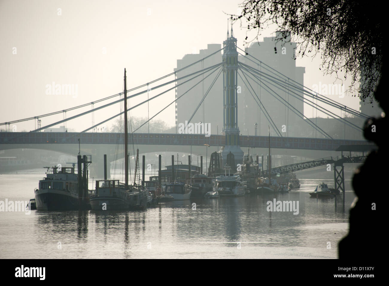 Hazy view of albert bridge hi-res stock photography and images - Alamy