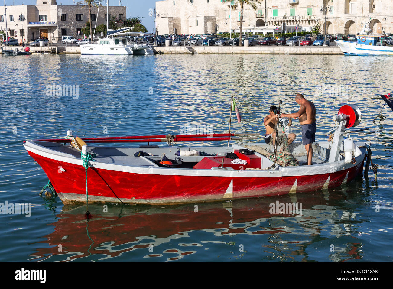 Italy, Apulia, Molfetta, fishermans in the harbour Stock Photo - Alamy