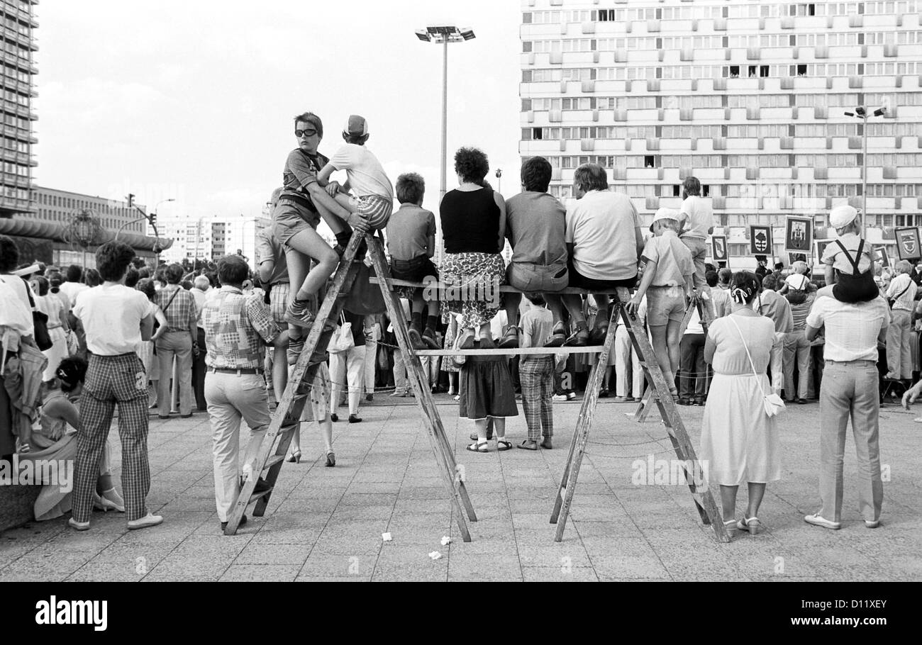 Berlin, GDR, street scene on 1 May at Alexanderplatz Stock Photo - Alamy