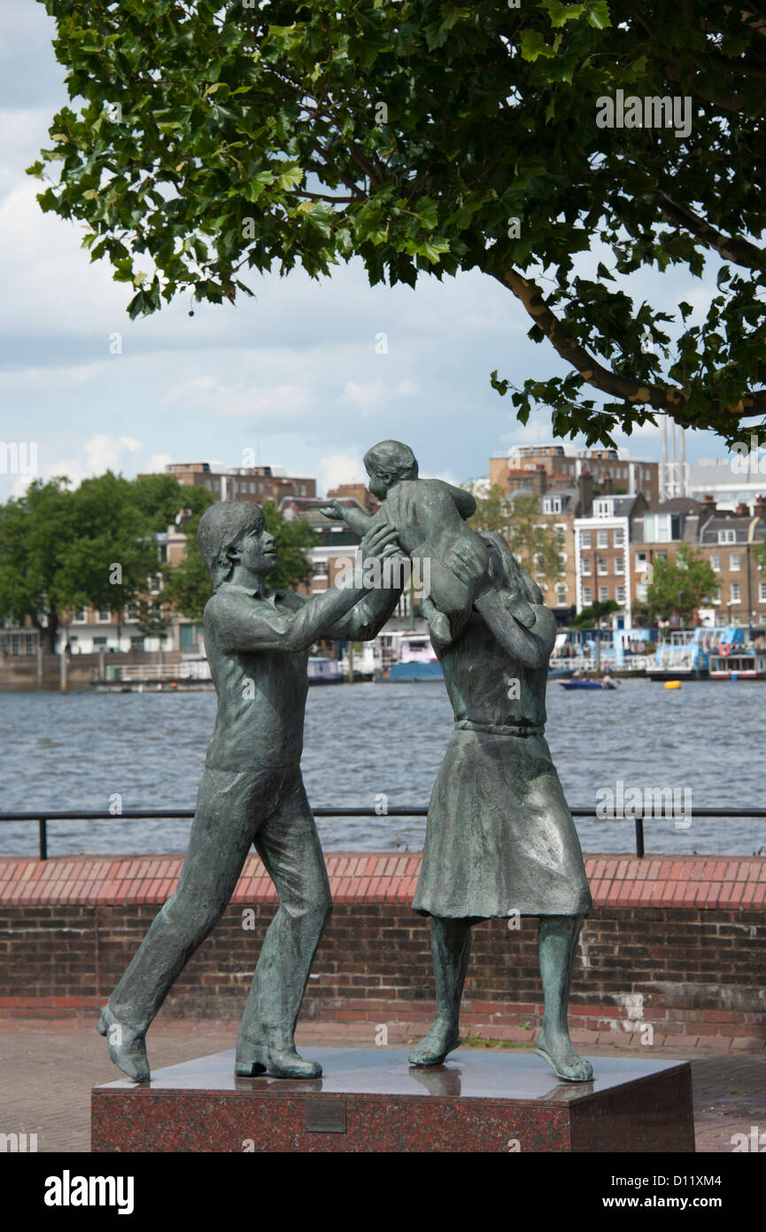 Family Statue in Bronze by John Ravera, Battersea, London Stock Photo ...