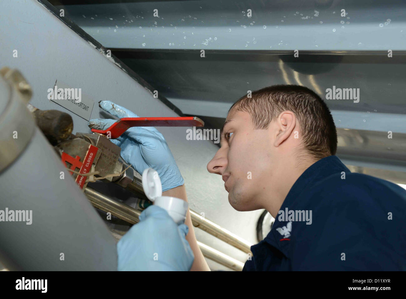 2012 machinists mate 3rd class brandon longmire hi-res stock ...