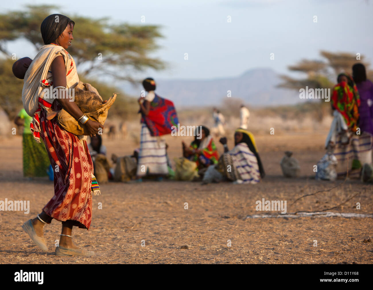 Karrayyu Tribe Woman Arriving At Dawn With Her Baby For The Gadaaa ...