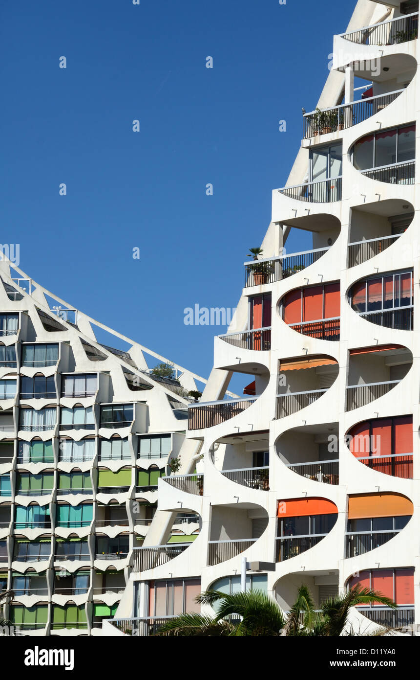 Modern pyramid hi-res stock photography and images - Alamy