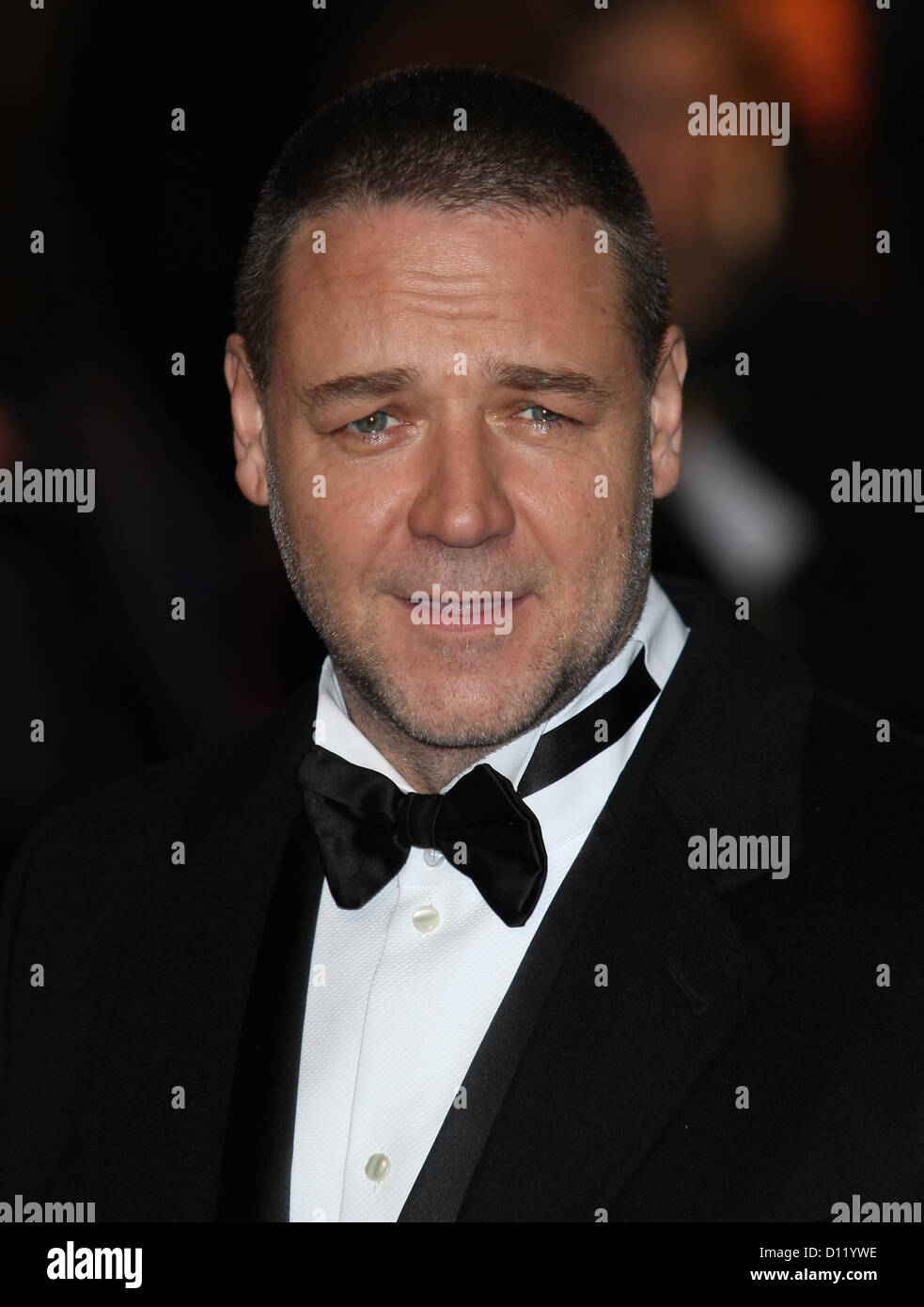 RUSSELL CROWE LES MISERABLES UK PREMIERE LONDON ENGLAND UK 05 December ...