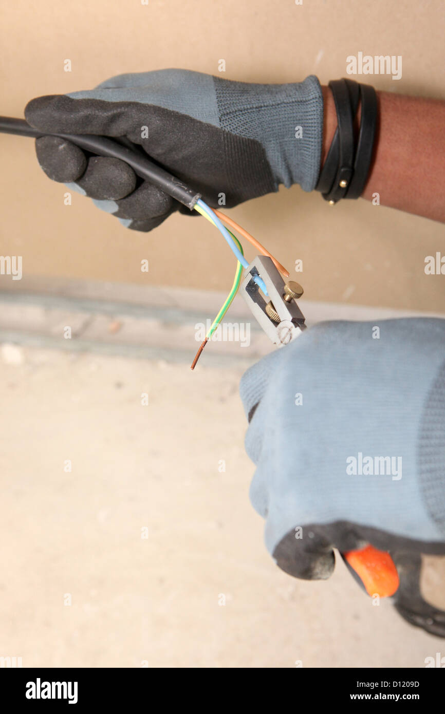 Electrician using wire clippers Stock Photo - Alamy