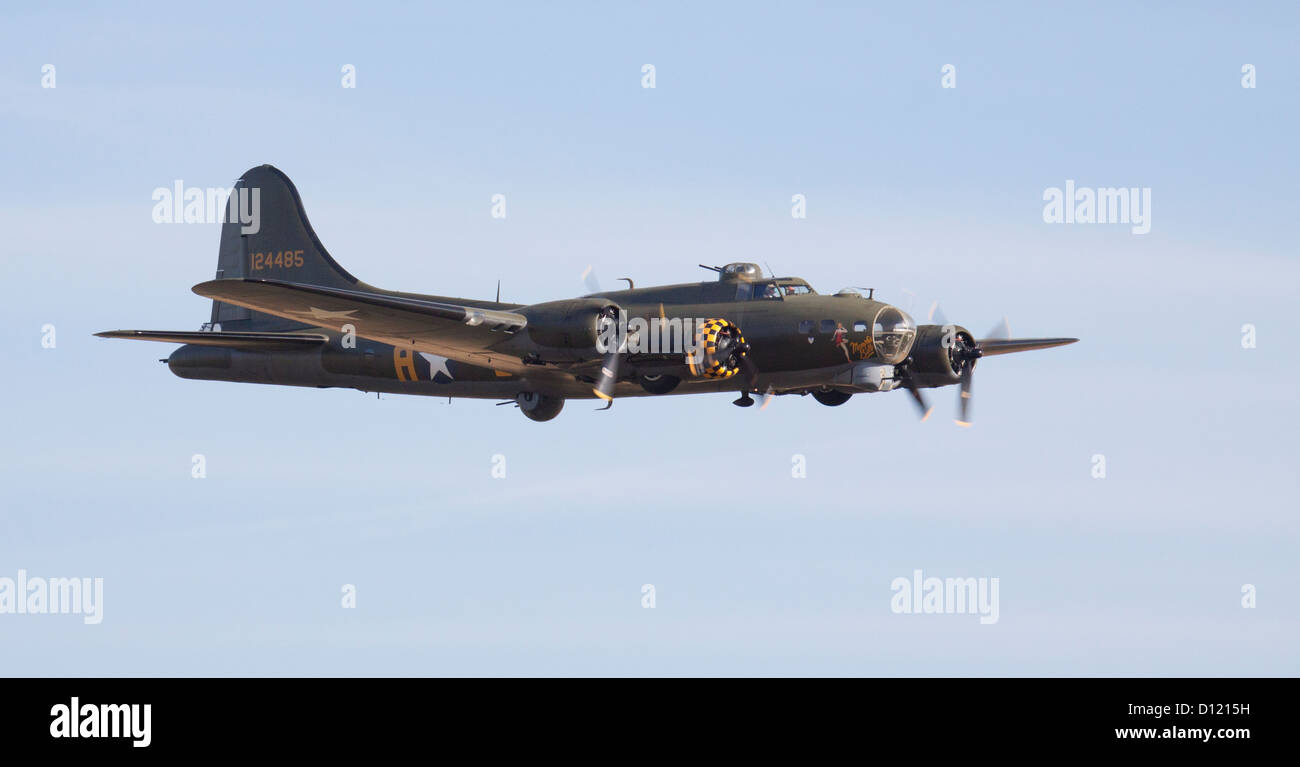 Boeing b 17 flying fortress sally hi-res stock photography and images ...