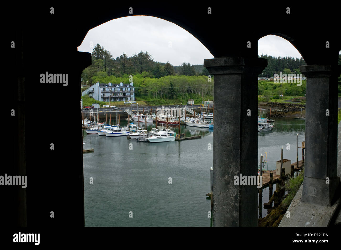 OR00264-00...OREGON - Boat Docks at Depoe Bay, the worlds smallest ...