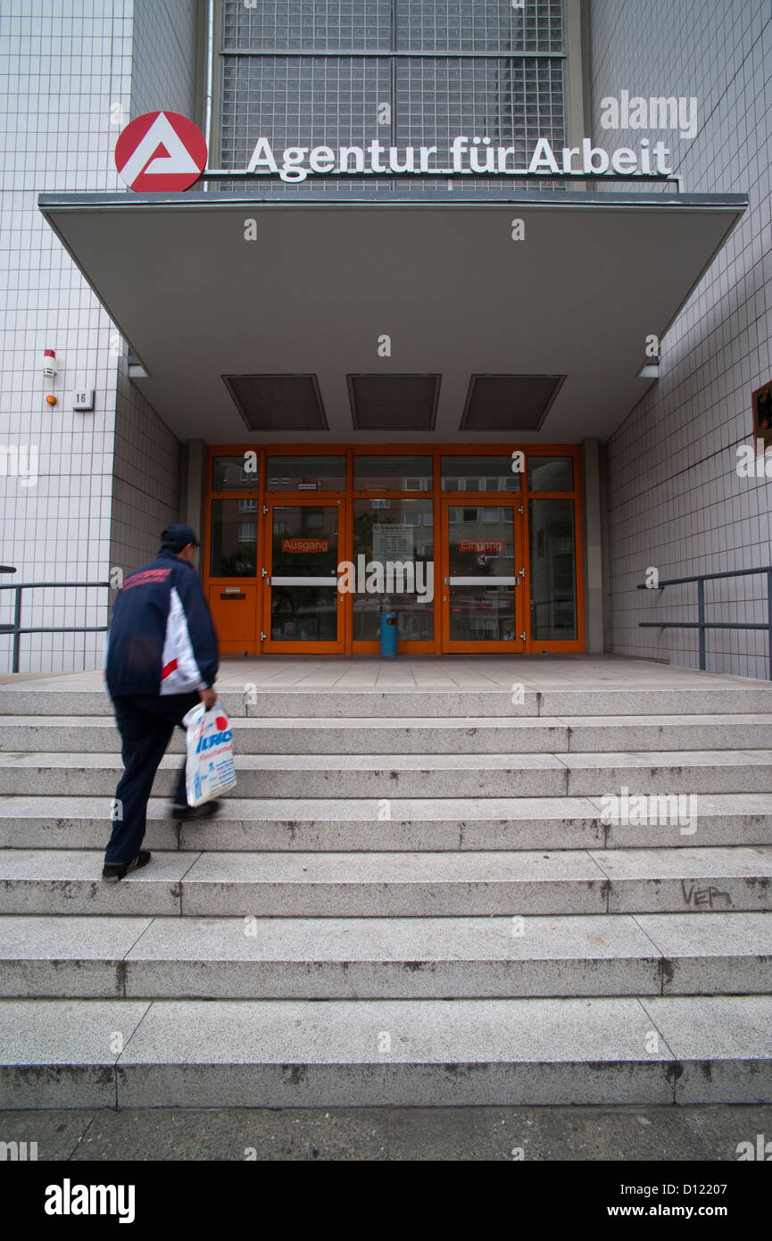 Work search logo hi-res stock photography and images - Alamy