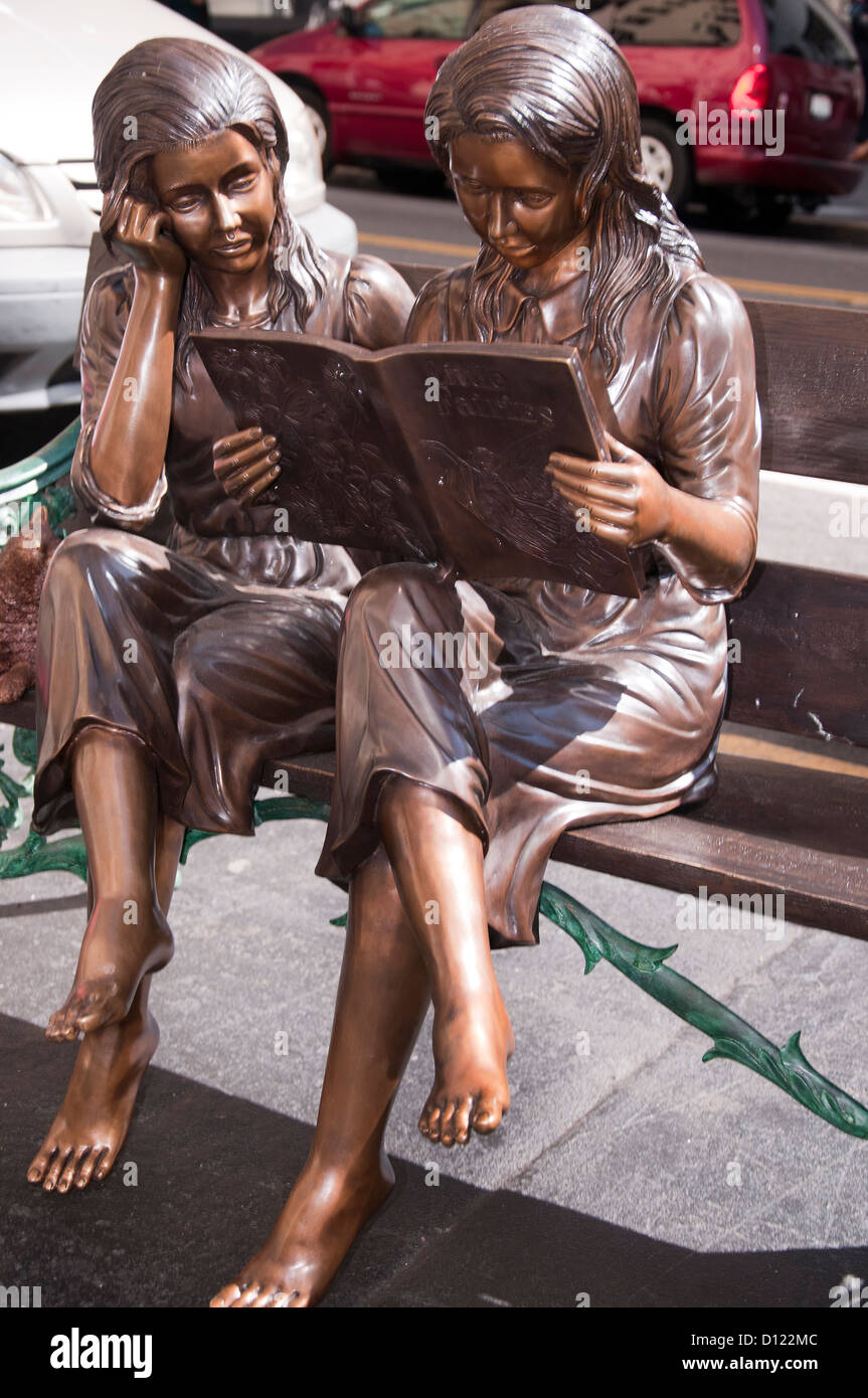 Statue in Chinatown in San Francisco California USA Stock Photo - Alamy