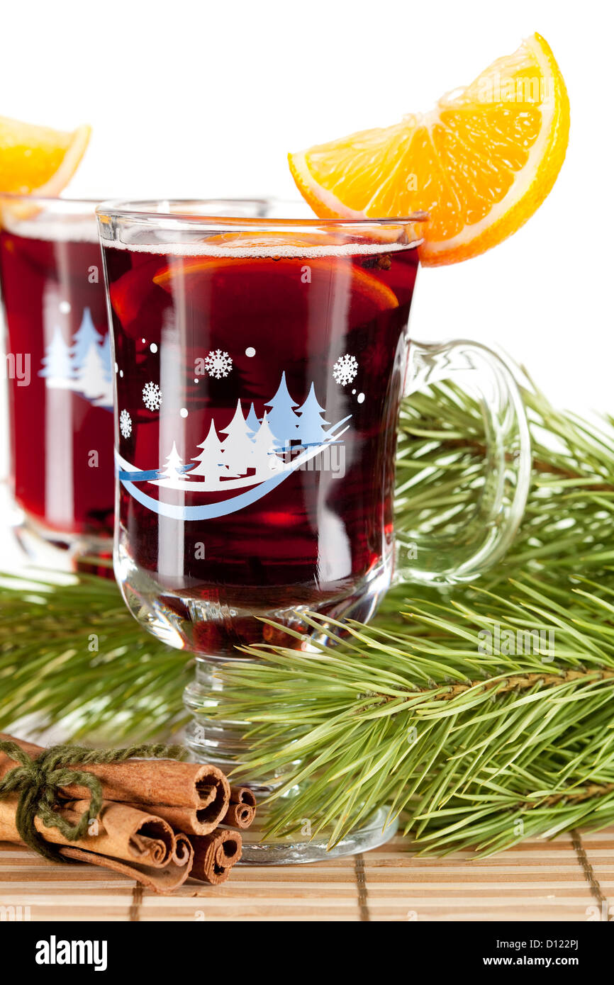 Mulled wine (Punch) with orange slices and cinnamon Stock Photo - Alamy