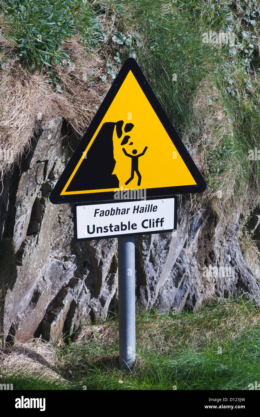 Caution falling cliffs warning sign hi-res stock photography and images ...
