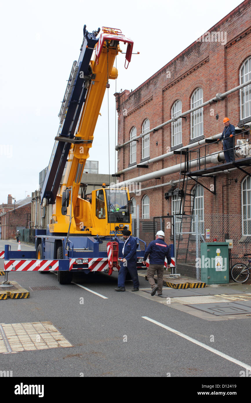 Slinger crane hi-res stock photography and images - Alamy