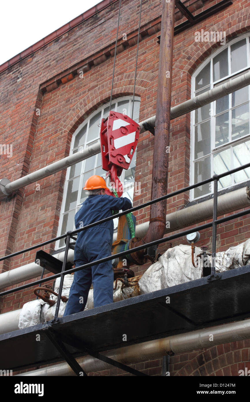 Slinging hi-res stock photography and images - Alamy