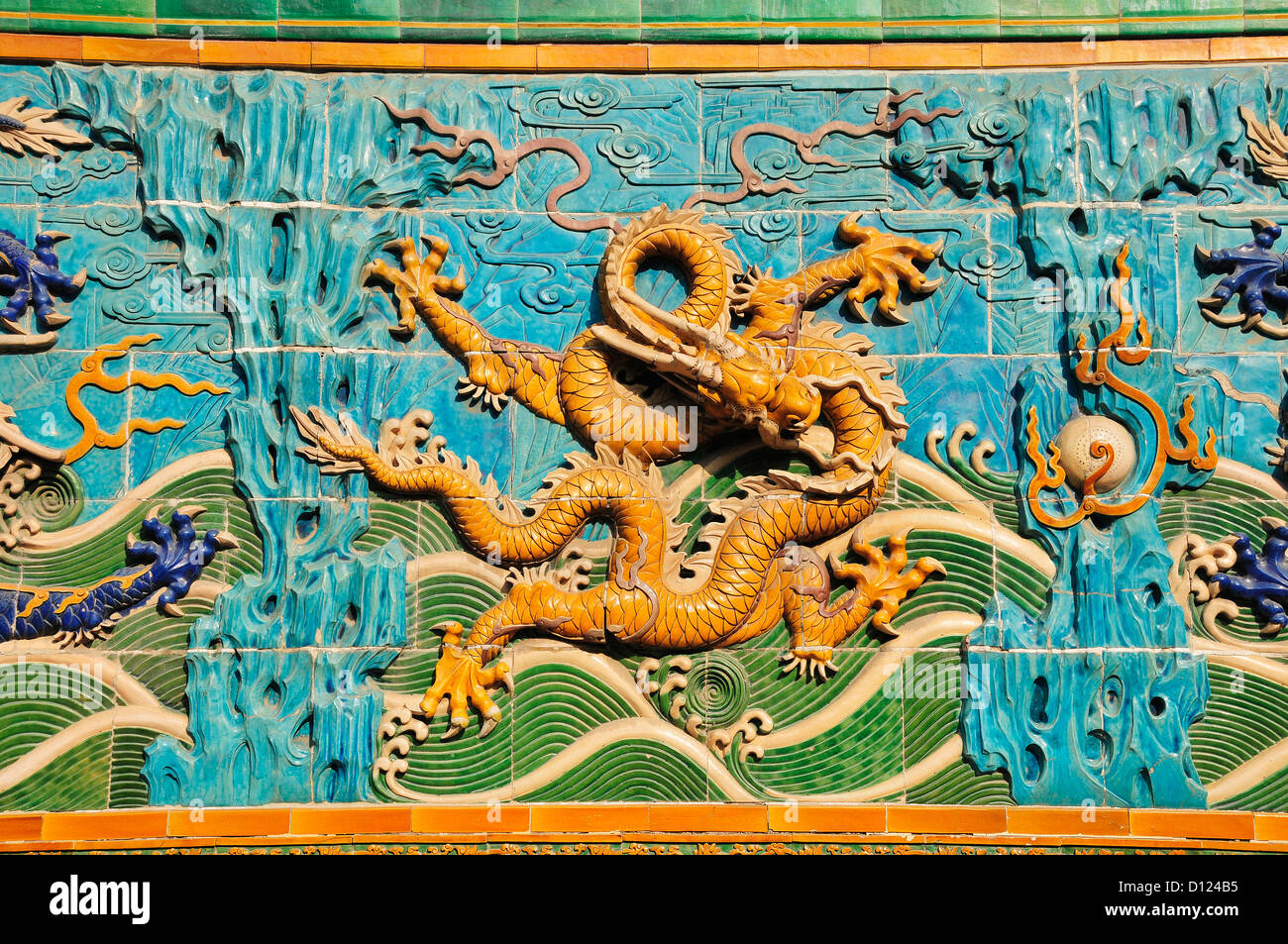 Wall painting dragons hi-res stock photography and images - Alamy