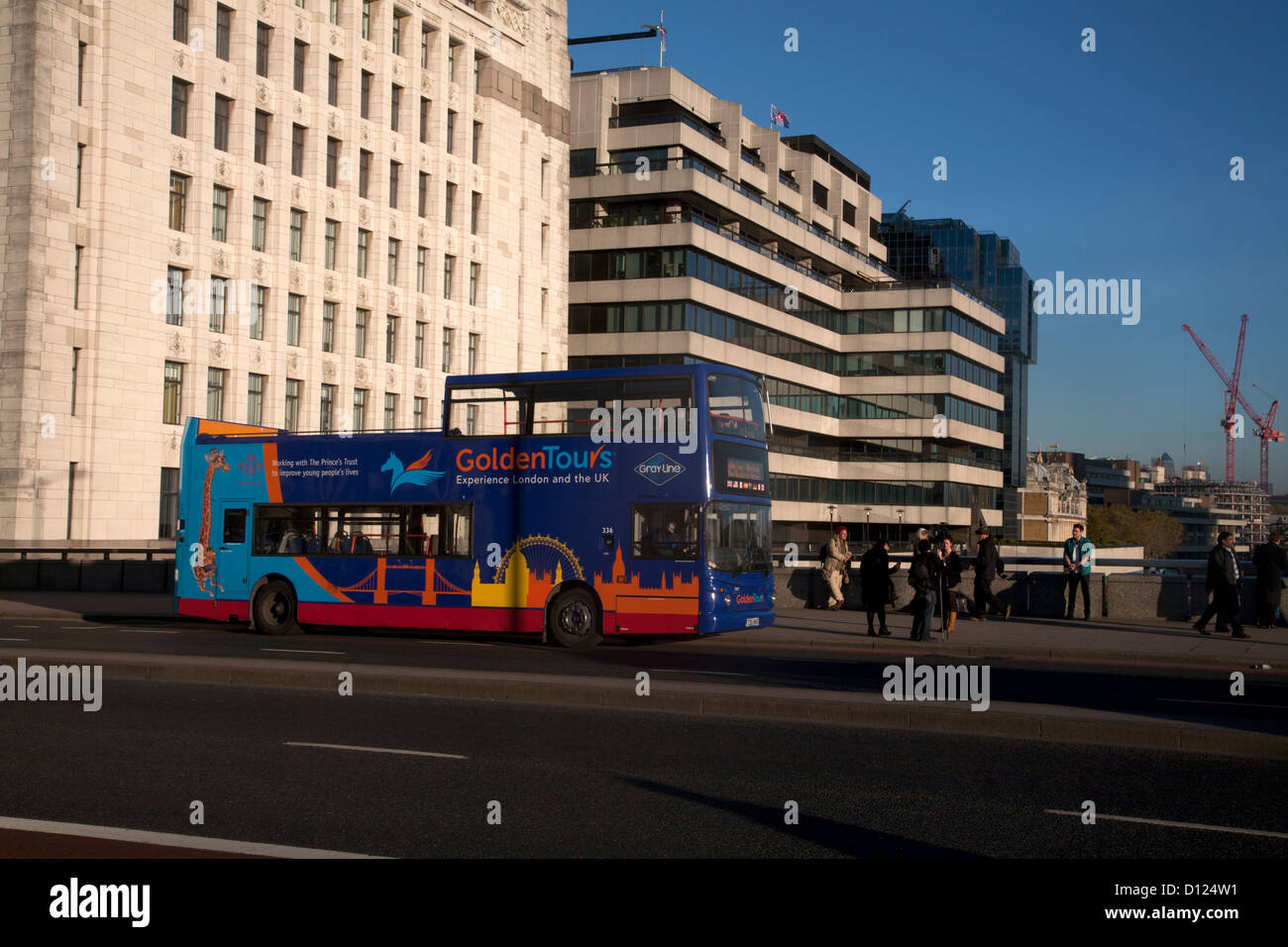 Open top bus london bridge hi-res stock photography and images - Alamy