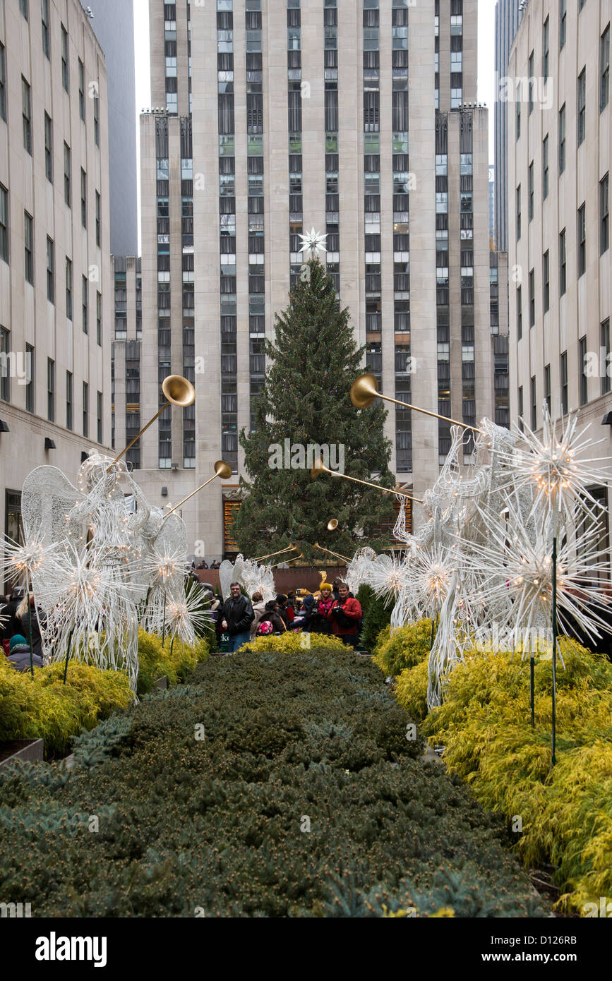 Rockefeller center festivities hi-res stock photography and images - Alamy