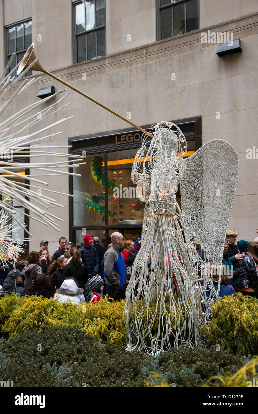 Trumpet blowing angels at the Rockefeller Center Manhattan New York USA ...