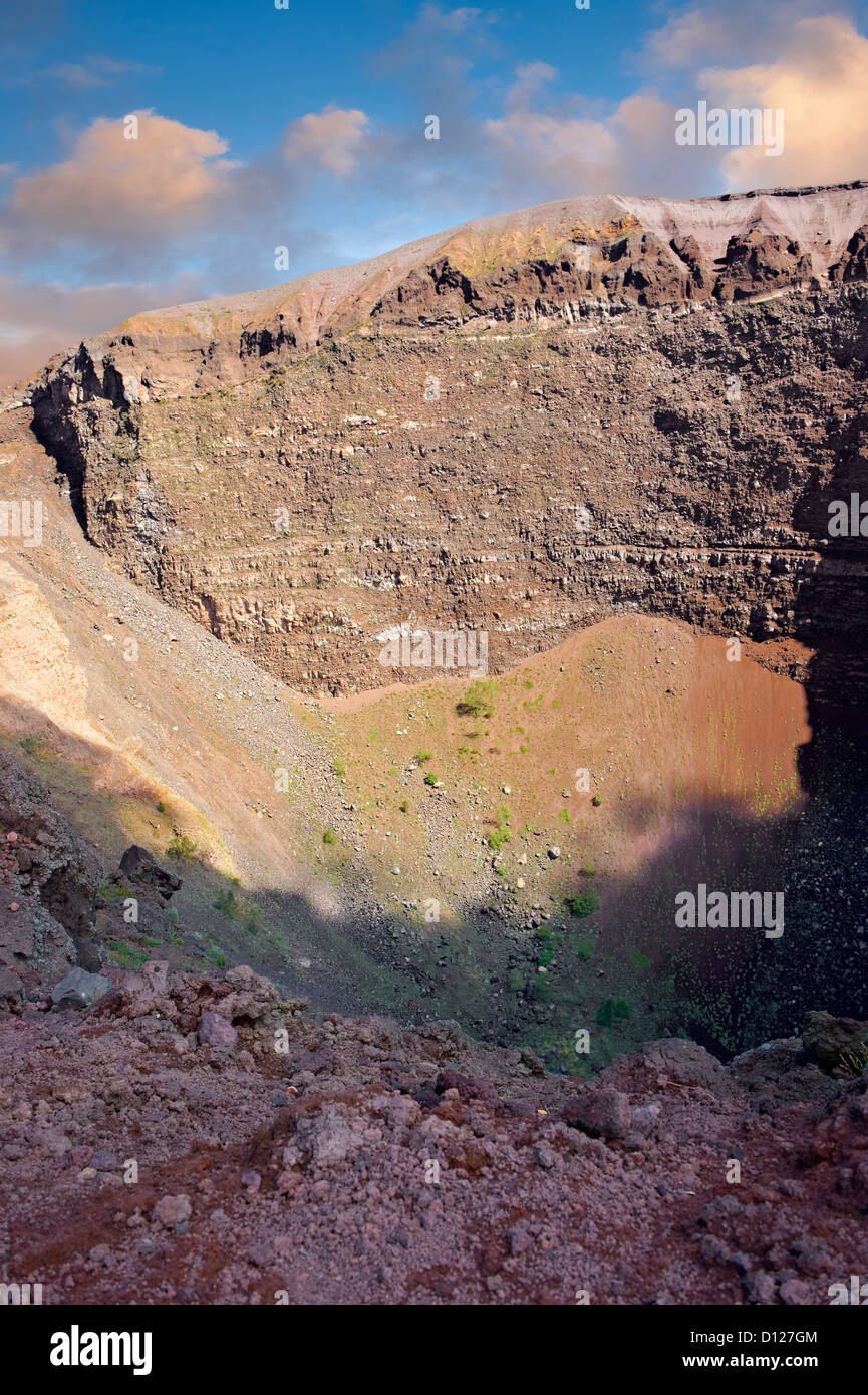 The volcanic crater of Mount Vesuvius, Italy Stock Photo - Alamy