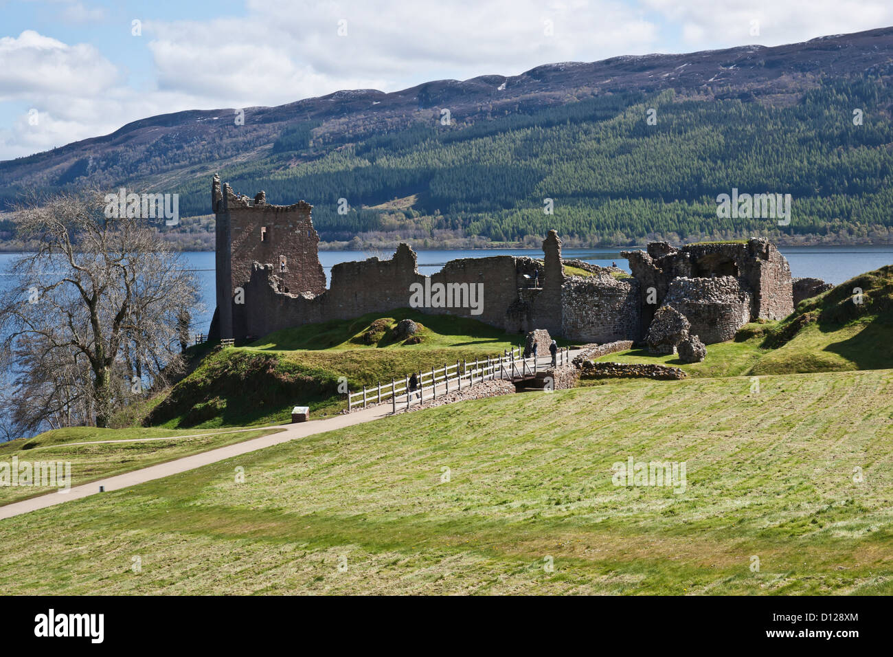 Urquart castle loch ness scotland hi-res stock photography and images ...