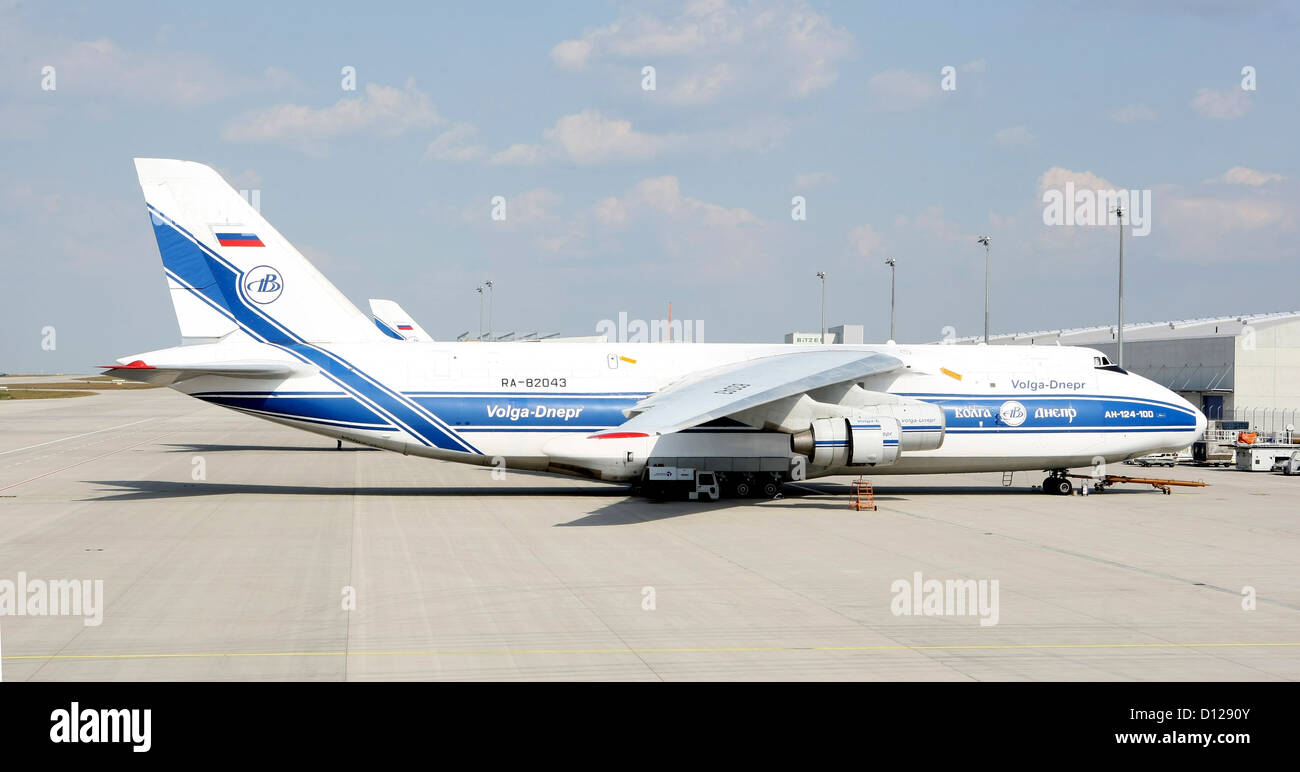 Antonov an 124 ruslan hi-res stock photography and images - Alamy