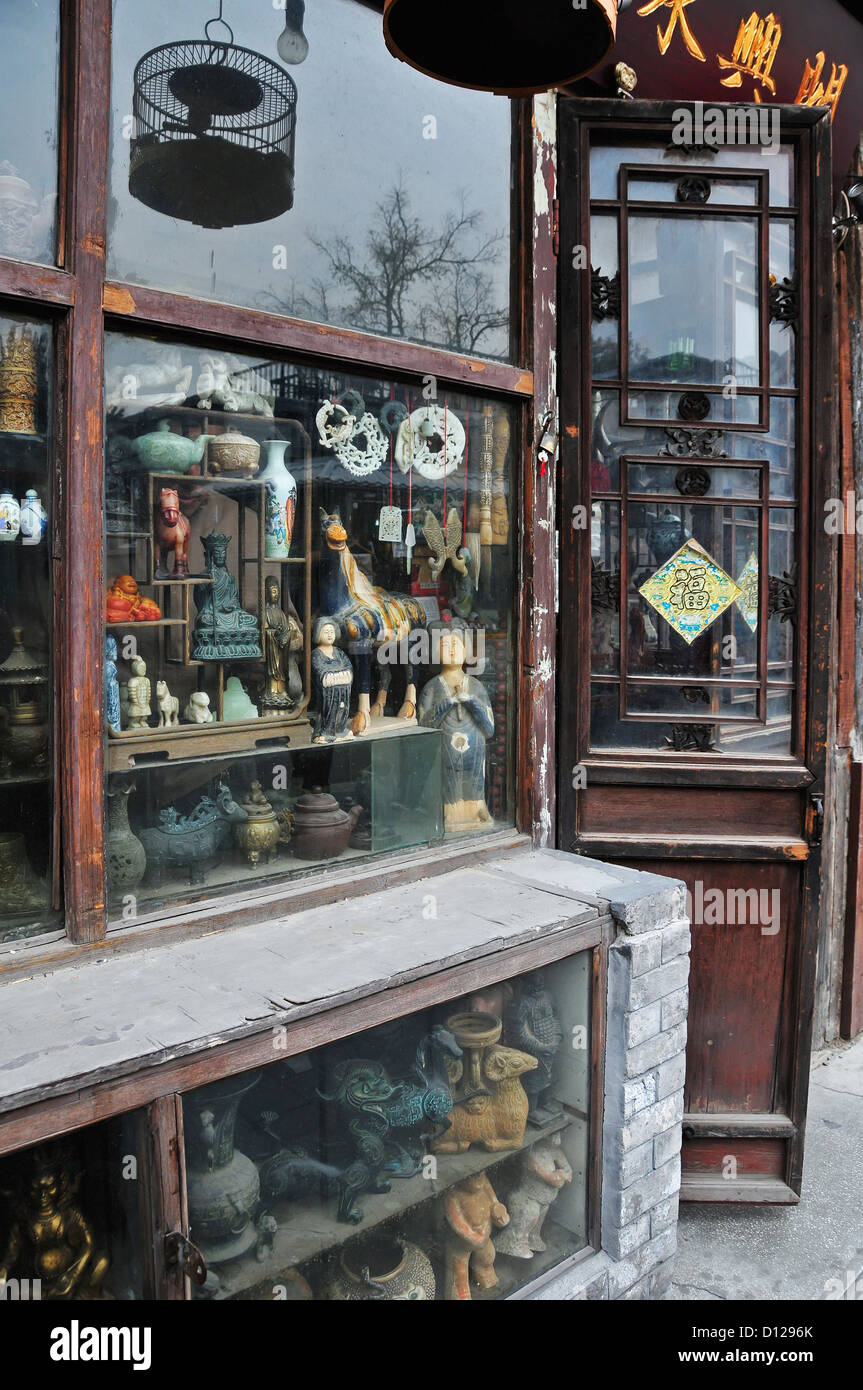 Curio stores hi-res stock photography and images - Alamy